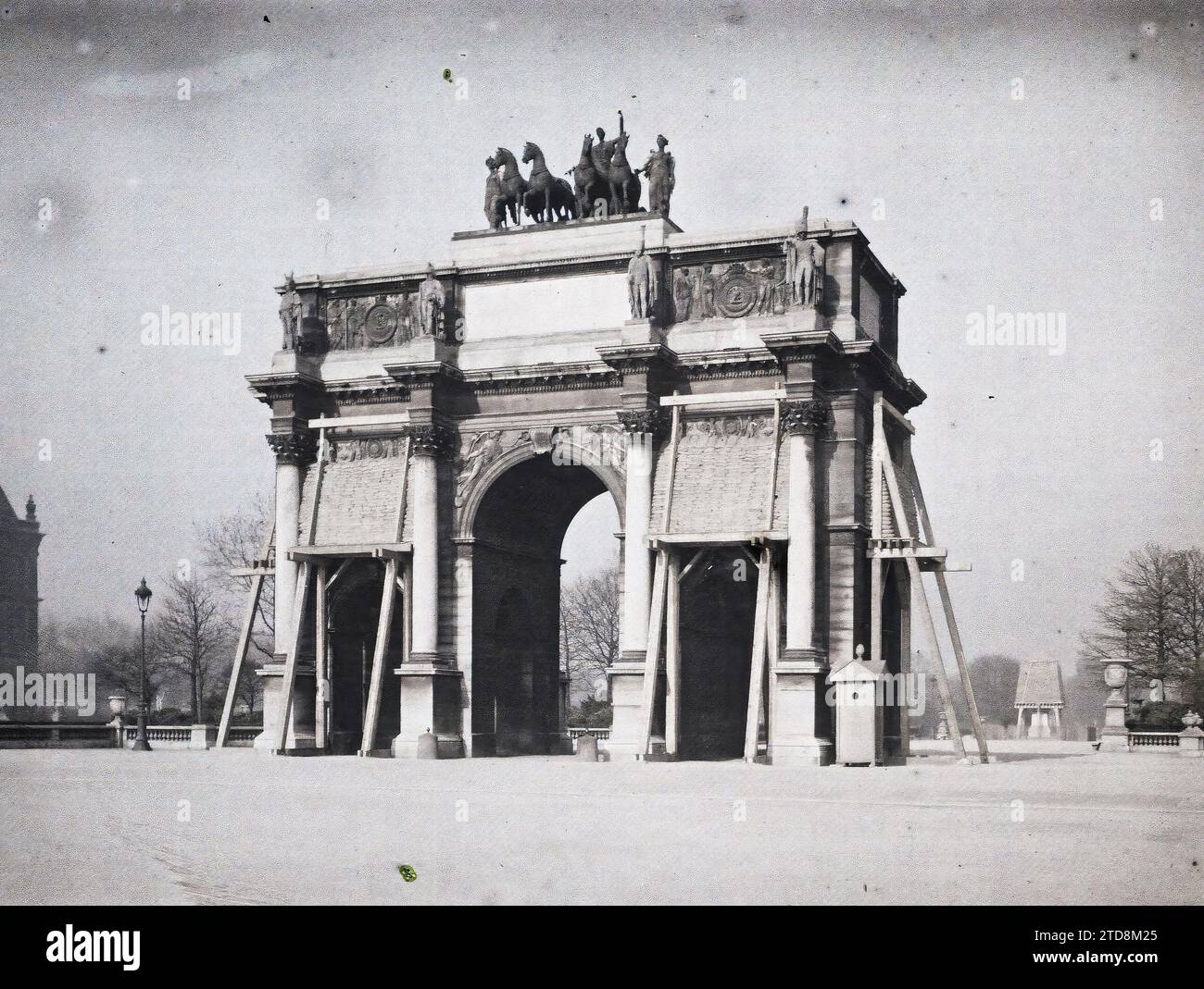 Paris (1st arr.), France The Arc de Triomphe du Carrousel protected against bombing, Animal, Art ...