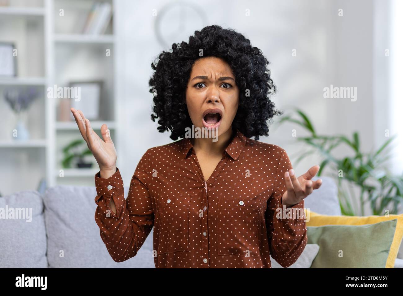 Women arguing at home hi-res stock photography and images - Alamy