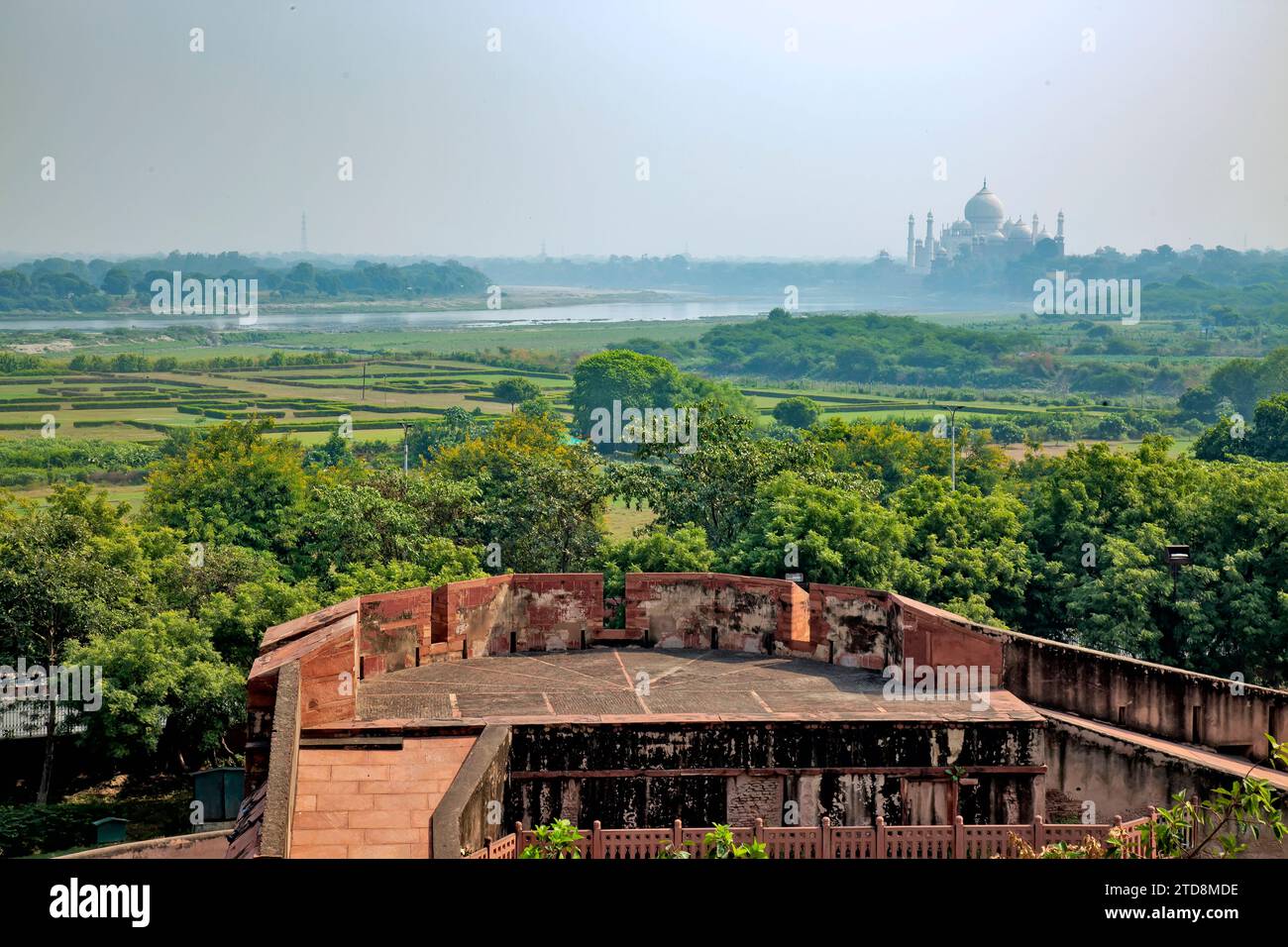 Agra fortification hi-res stock photography and images - Alamy