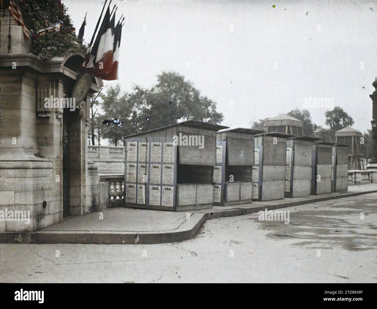 Statue poster place barracks anti bombing protection war effort hi-res ...
