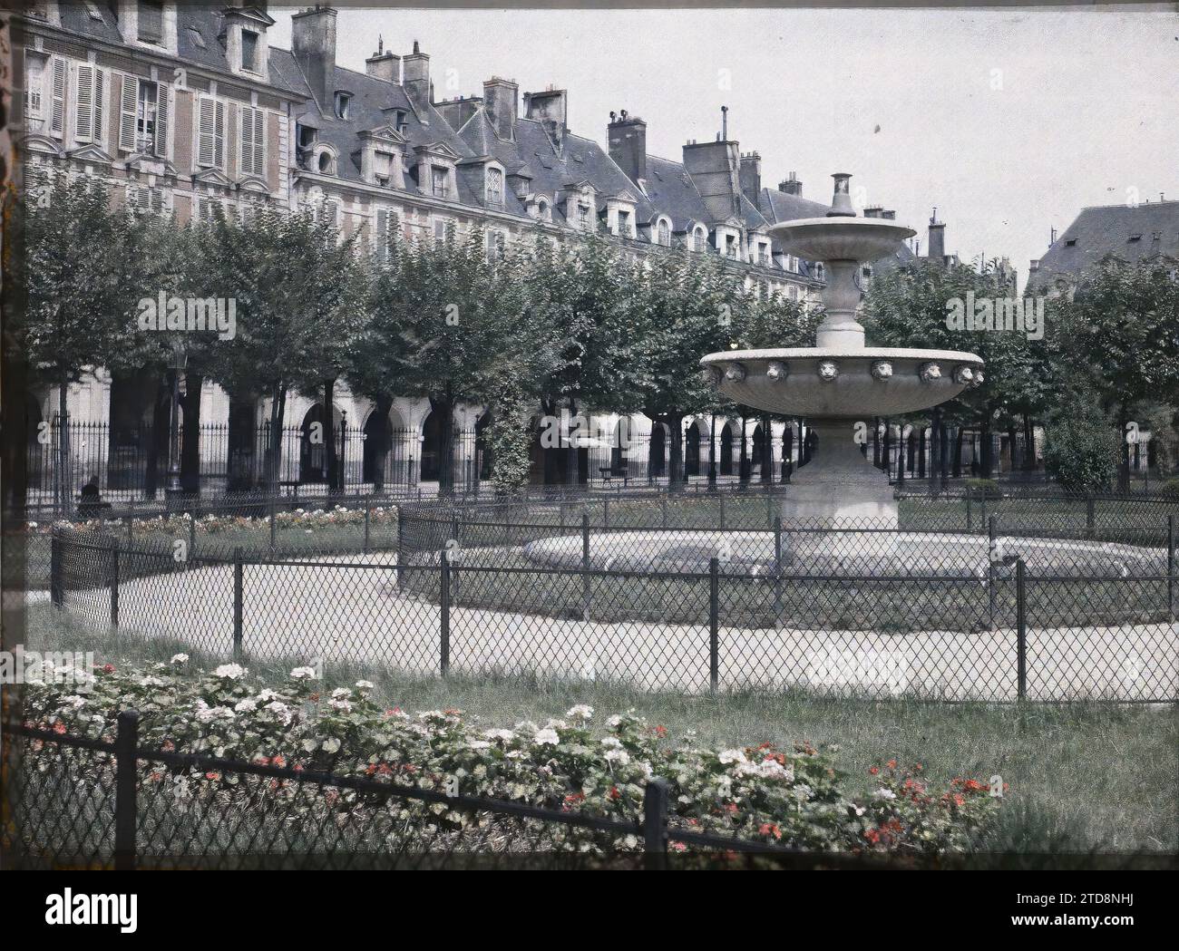 Paris (3rd-4th arr.), France La place des Vosges, Fontaine, Place ...