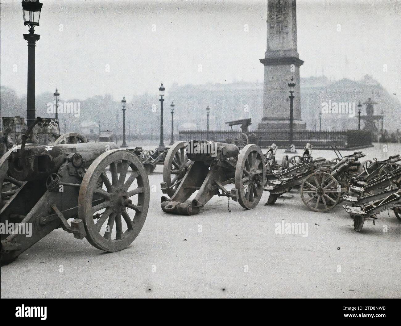 Paris (8th arr.), France Cannons taken from the Germans exposed at the ...