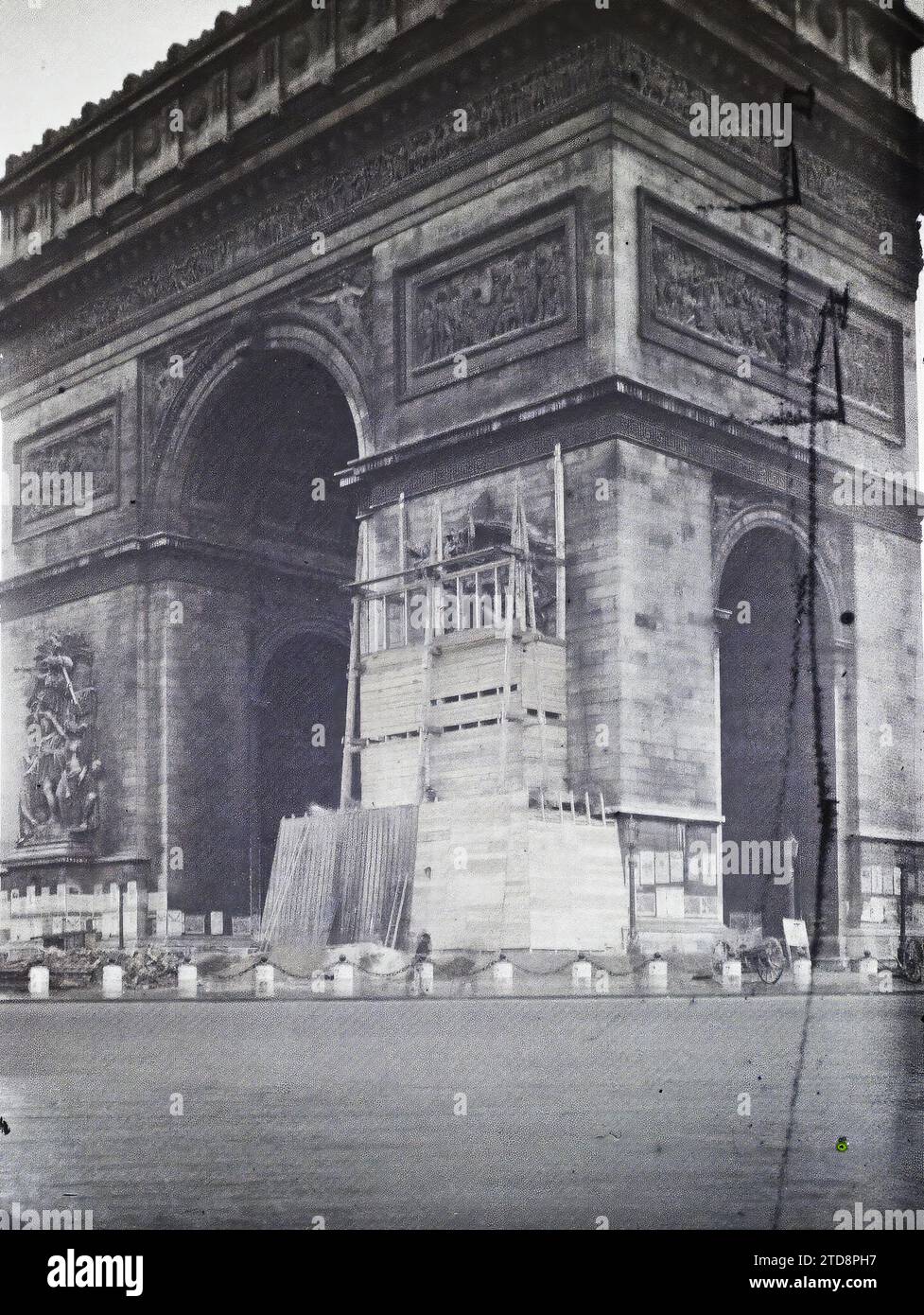 Paris (8th arrondissement), France Dismantling of anti-bombing protection on the Arc de Triomphe ...
