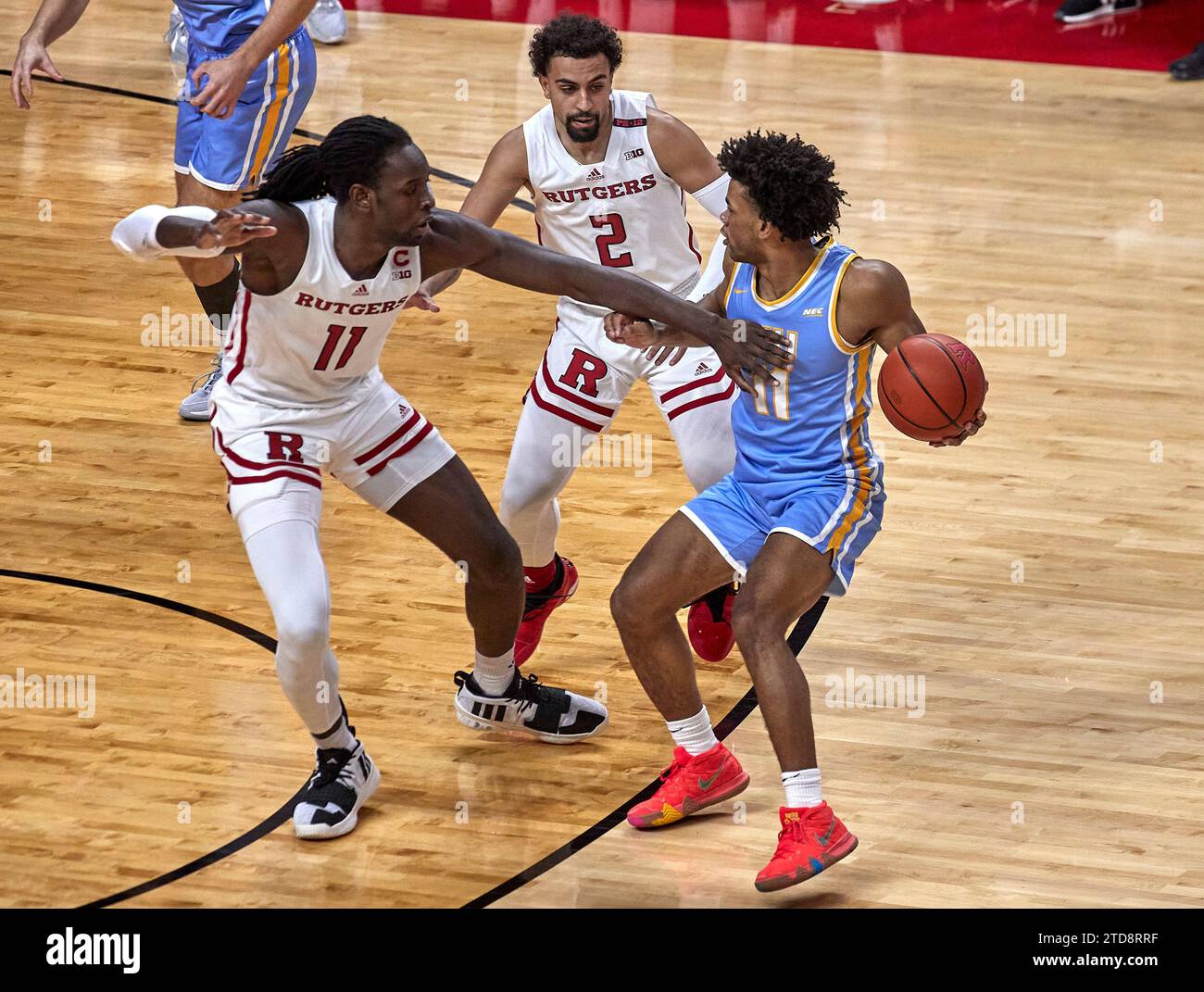 Rutgers Scarlet Knights center Clifford Omoruyi (11) and guard Noah Fernandes (2) defends ...