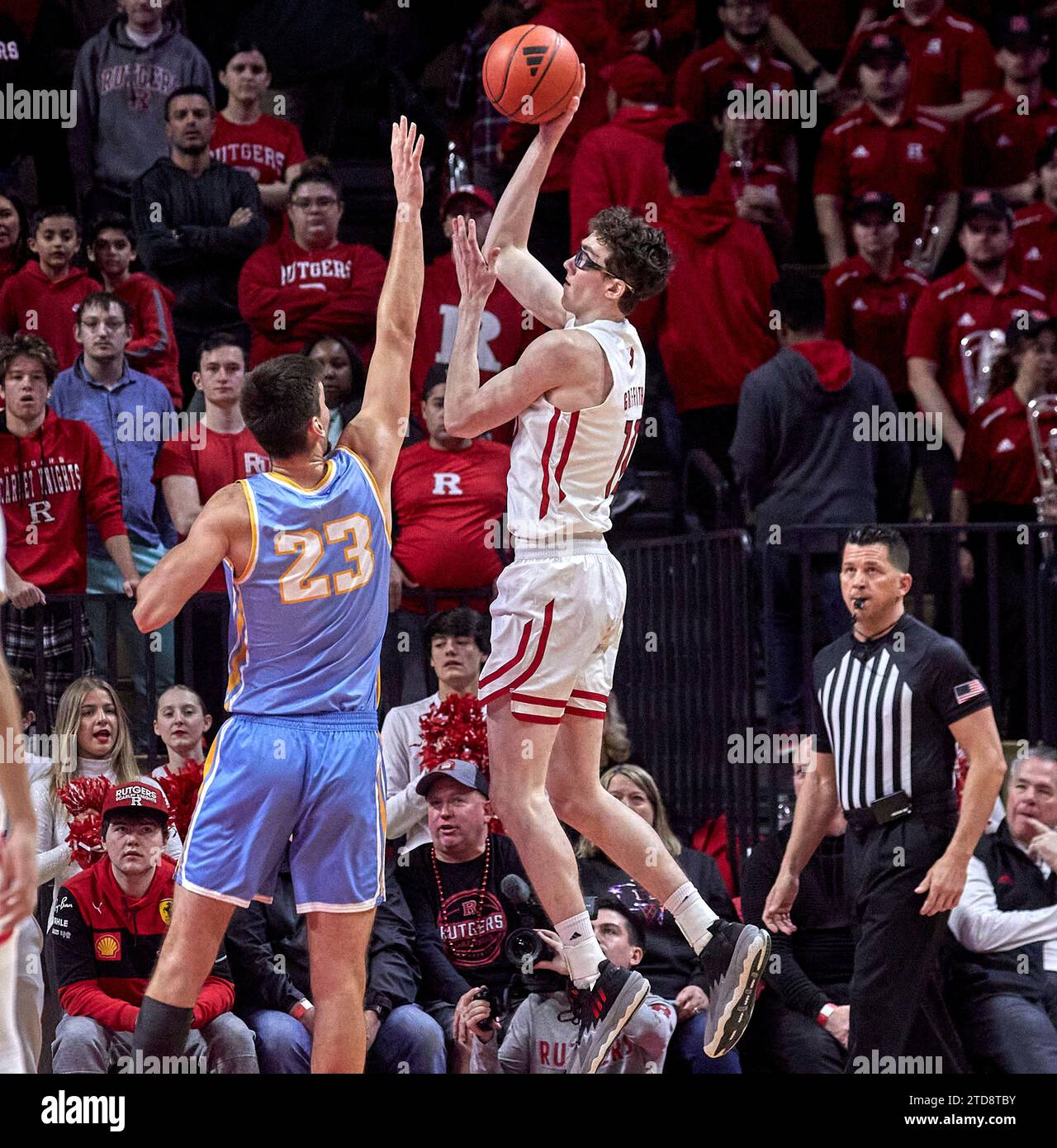 Rutgers Scarlet Knights guard Gavin Griffiths (10) shoots against Long ...