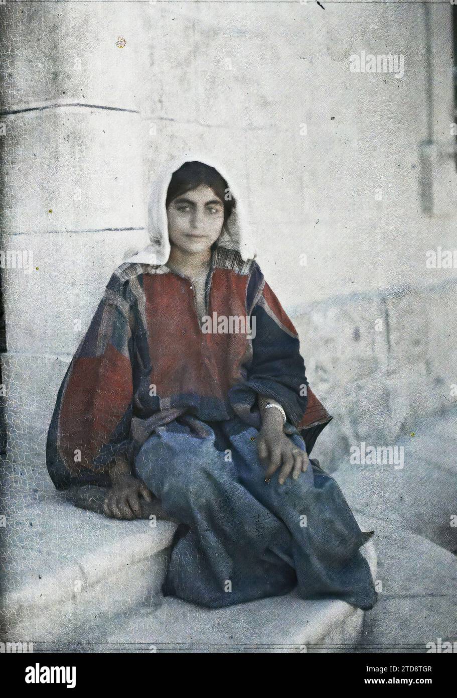 Palestine young bedouin woman hi-res stock photography and images - Alamy