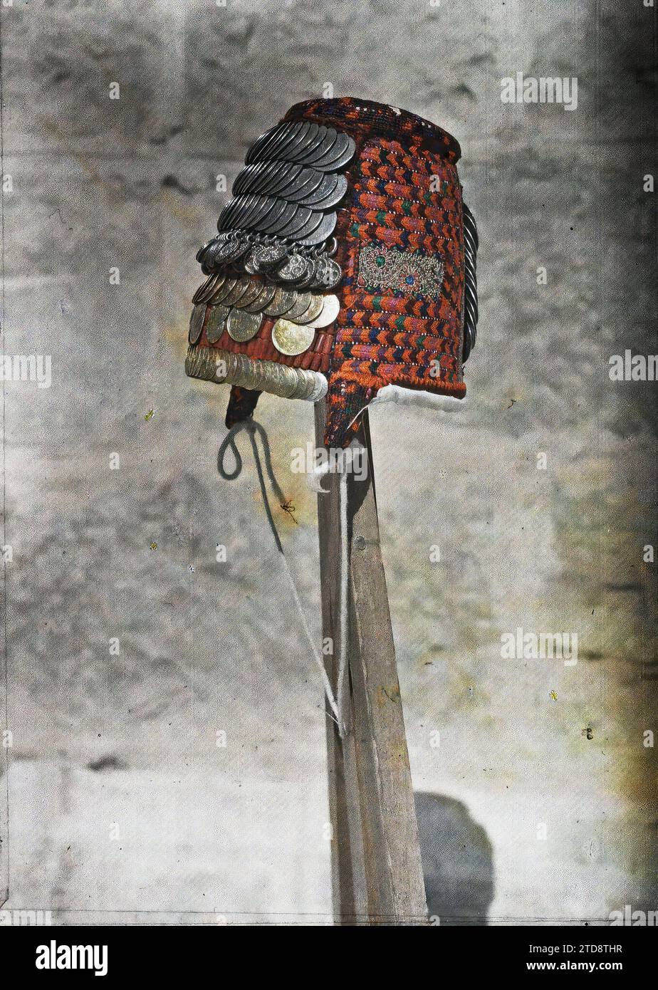 Palestine costume hi-res stock photography and images - Alamy