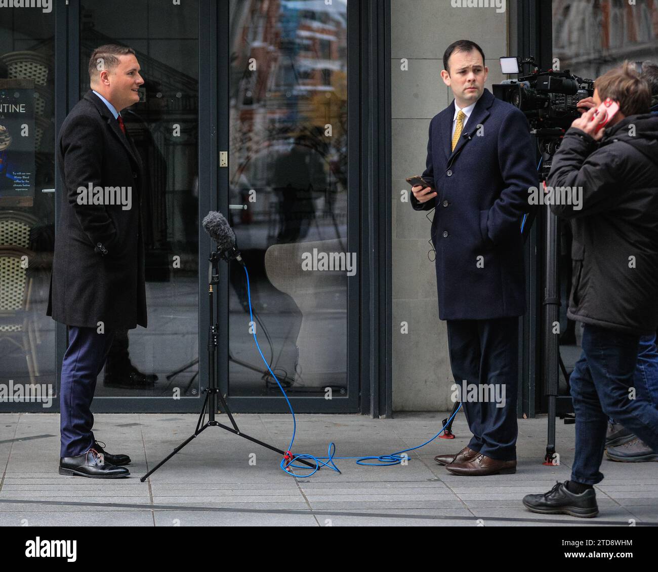 Socialities hi-res stock photography and images - Alamy