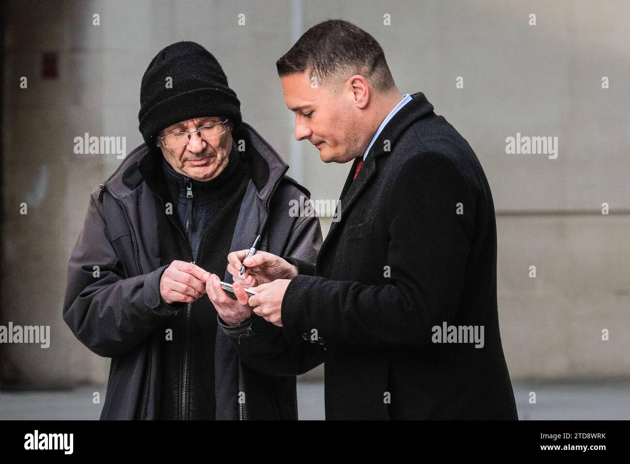 Socialities hi-res stock photography and images - Alamy