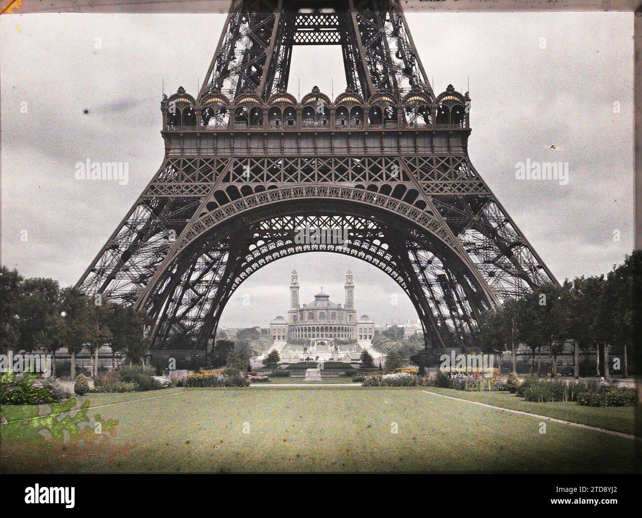 Tour eiffel trocadero 1912 leon hi-res stock photography and images - Alamy