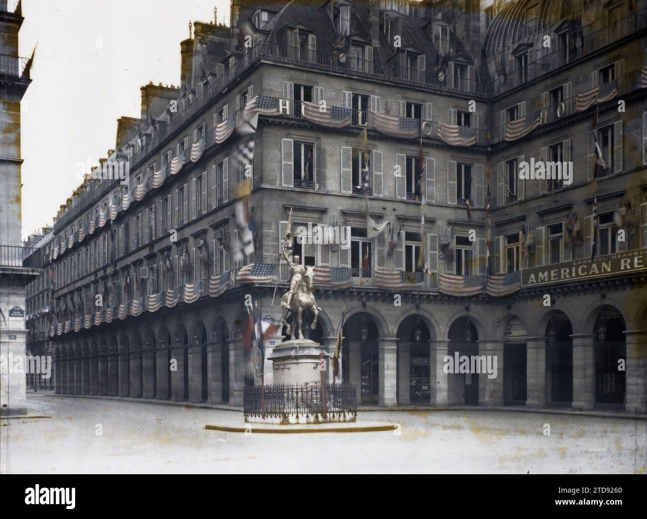 Current place des pyramides hi-res stock photography and images - Alamy