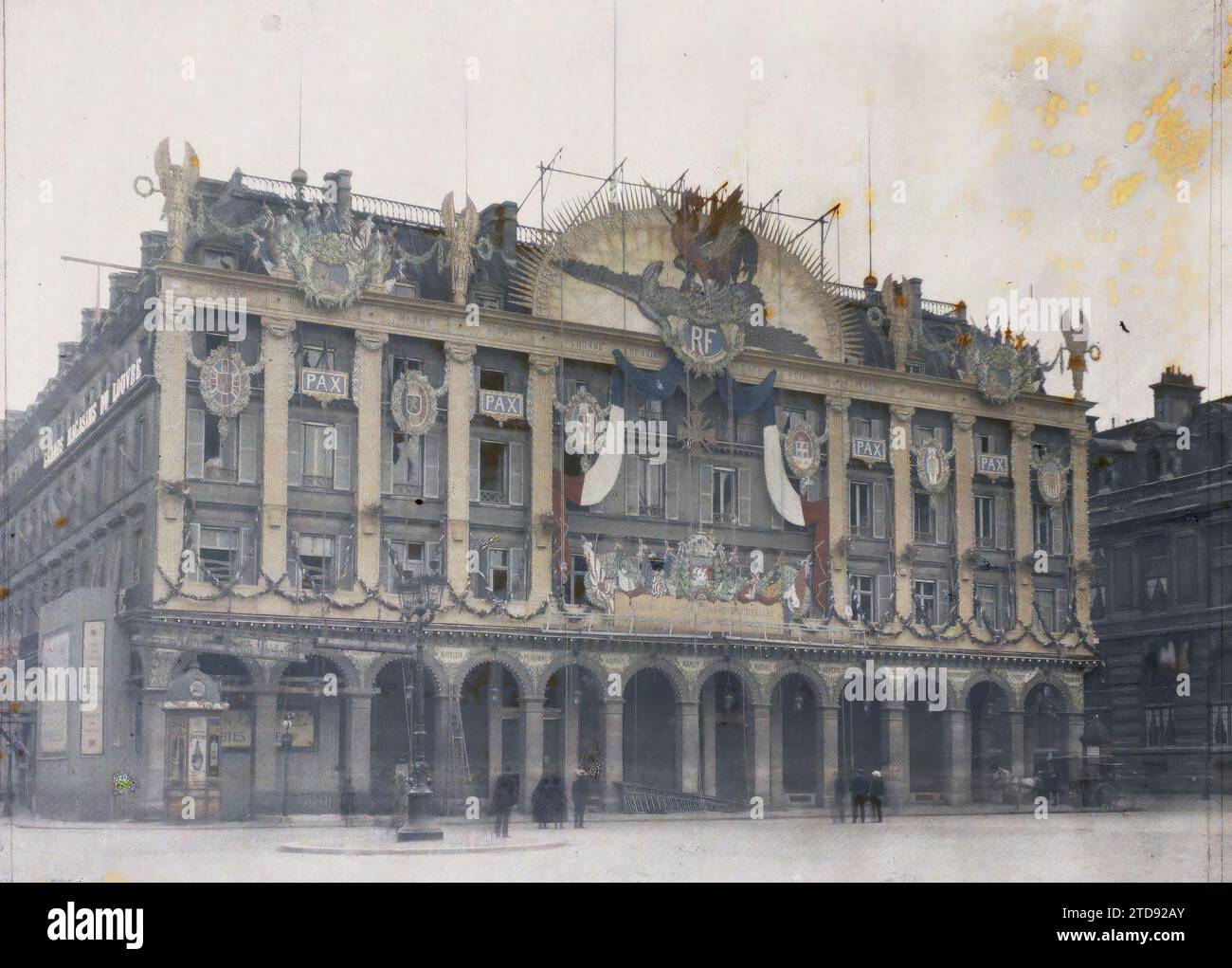 Paris (1st arr.), France Decorations on the Louvre stores on Place du ...