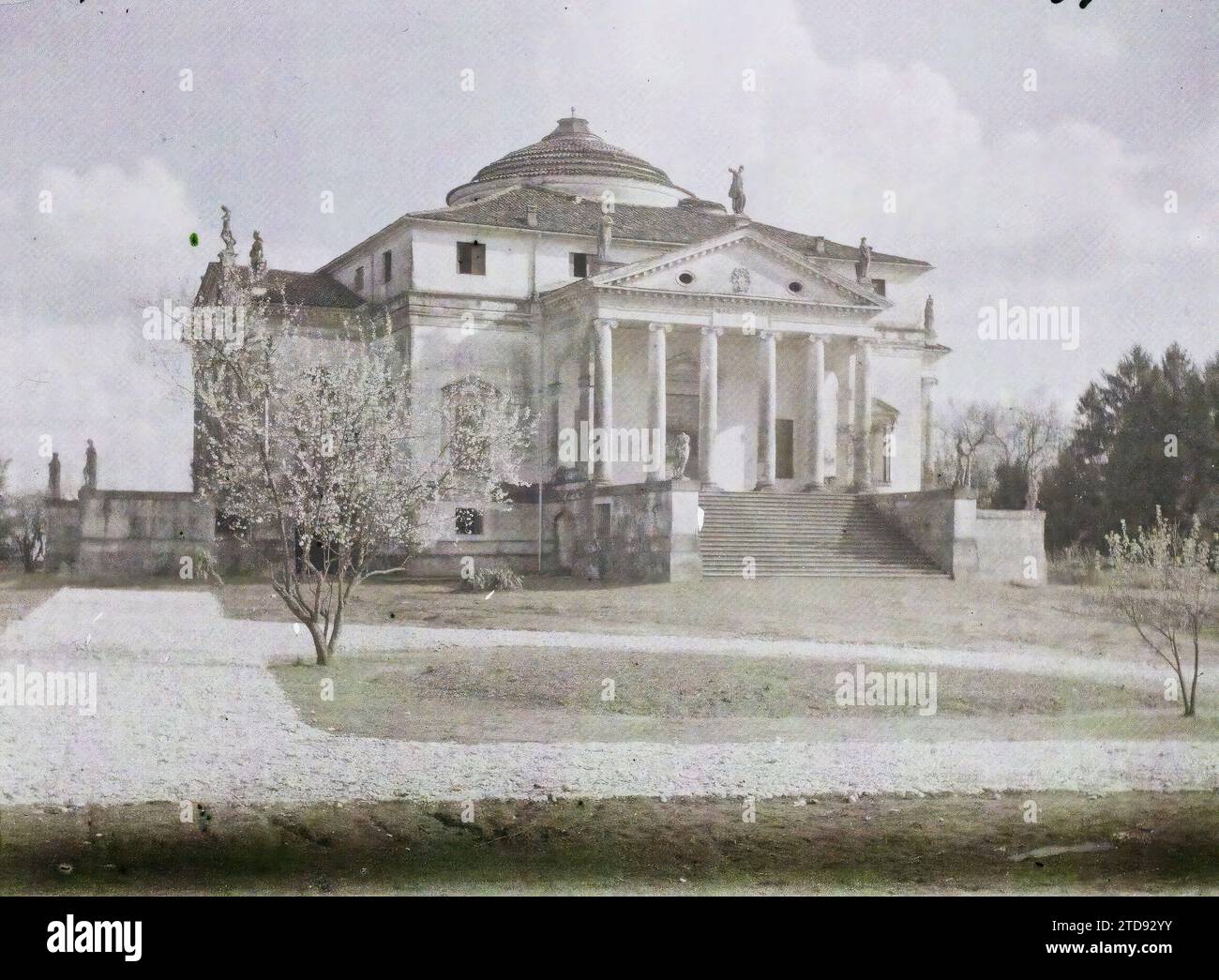 Vicenza, Italy The Villa Rotunda, Art, Statue, Sculpture, Column, Villa ...