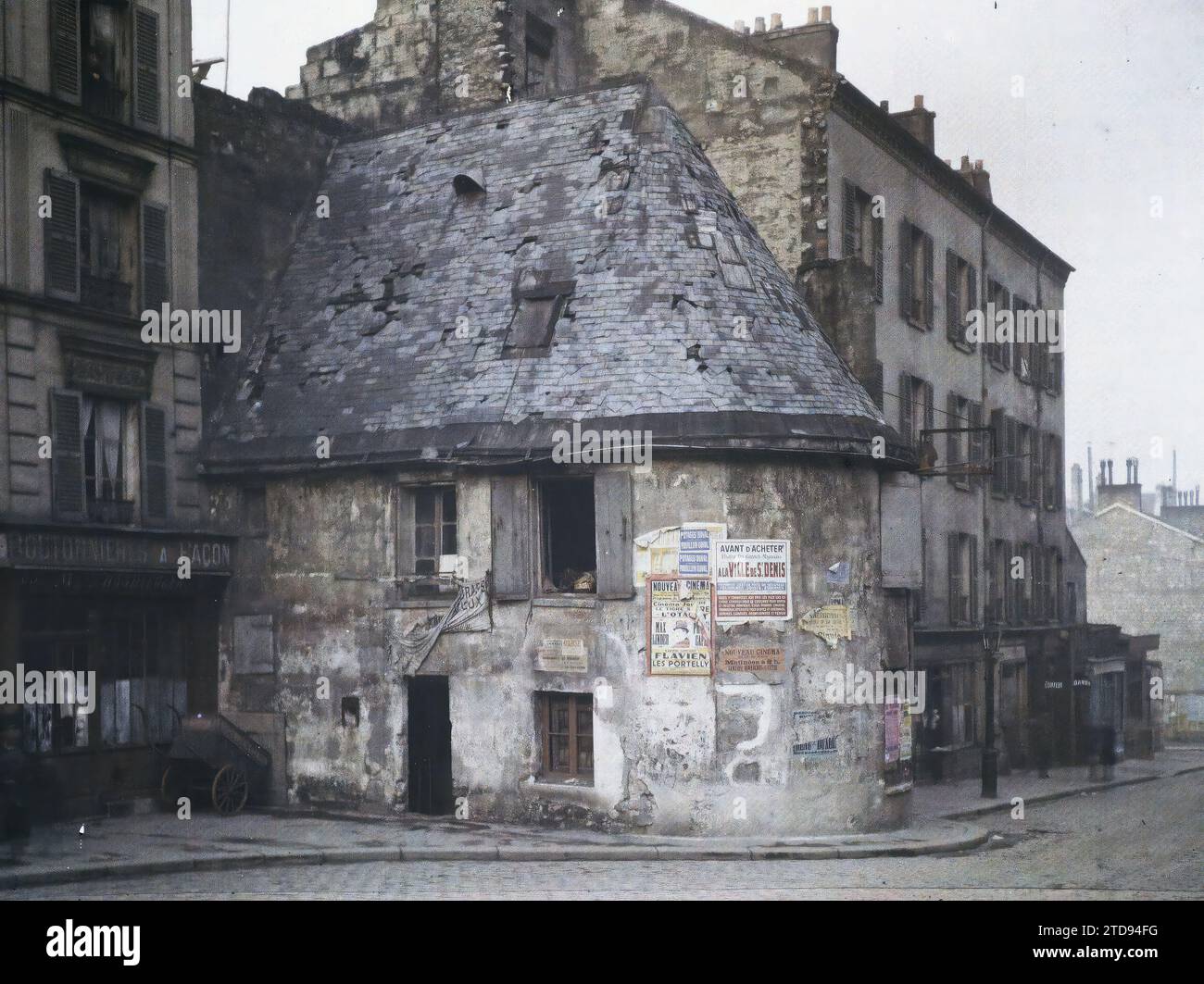 Paris (18th arrondissement), France Old house at 67 rue du Mont-Cenis ...