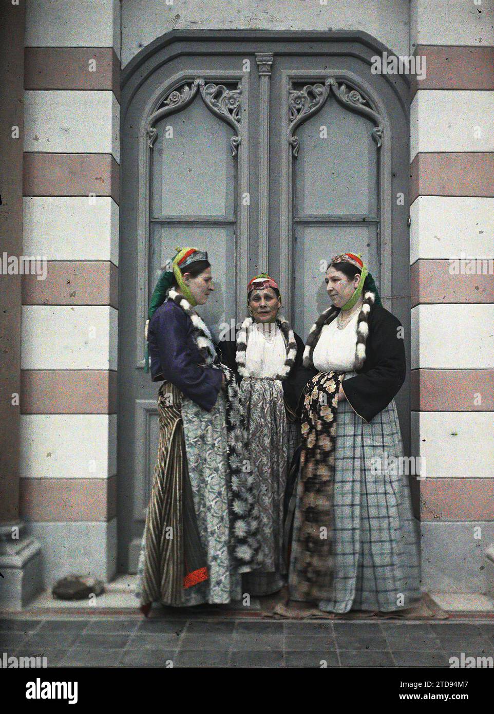 Thessaloniki, Greece Three Jewish women from Thessaloniki with aprons ...