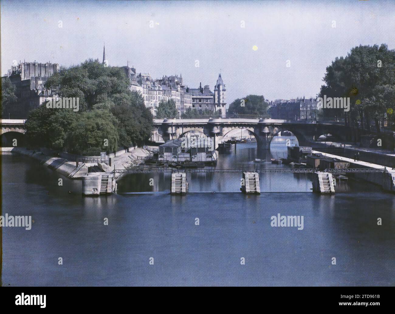 Paris (1st-4th arr.), France The Monnaie dam-lock, the Pont-Neuf and ...