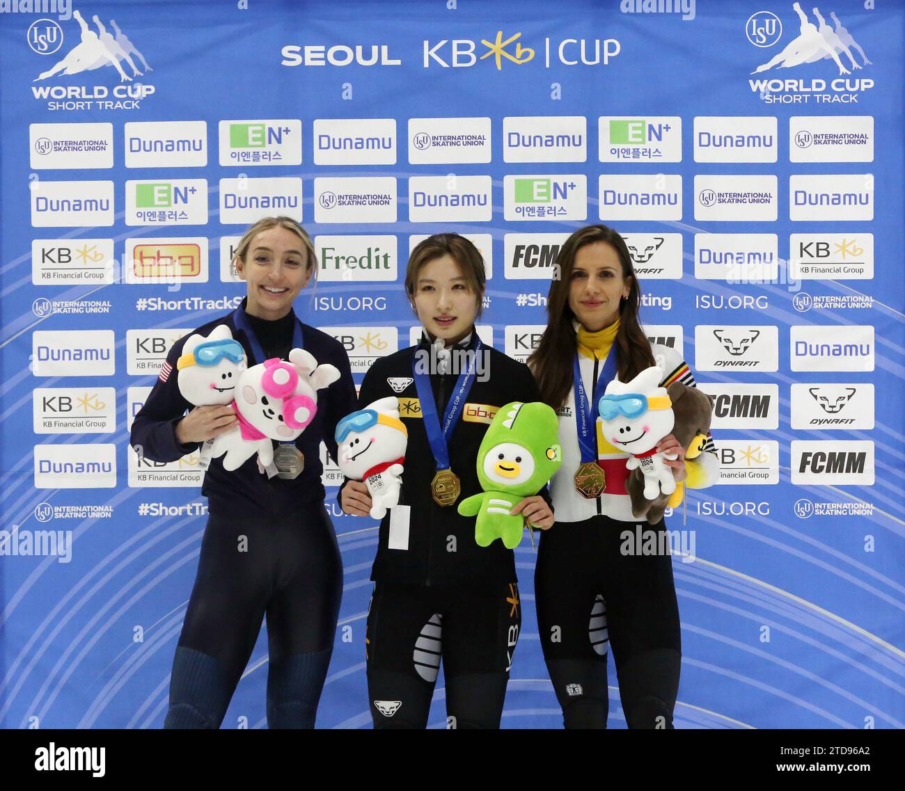 Seoul, South Korea. 17th Dec, 2023. Gold medalist Kim Gilli (C) of ...