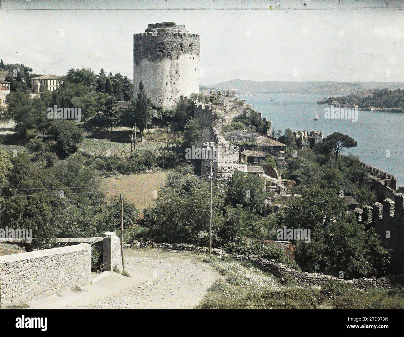 Rumeli Hisar, Turkey The castle dominating the Bosphorus, Nature ...