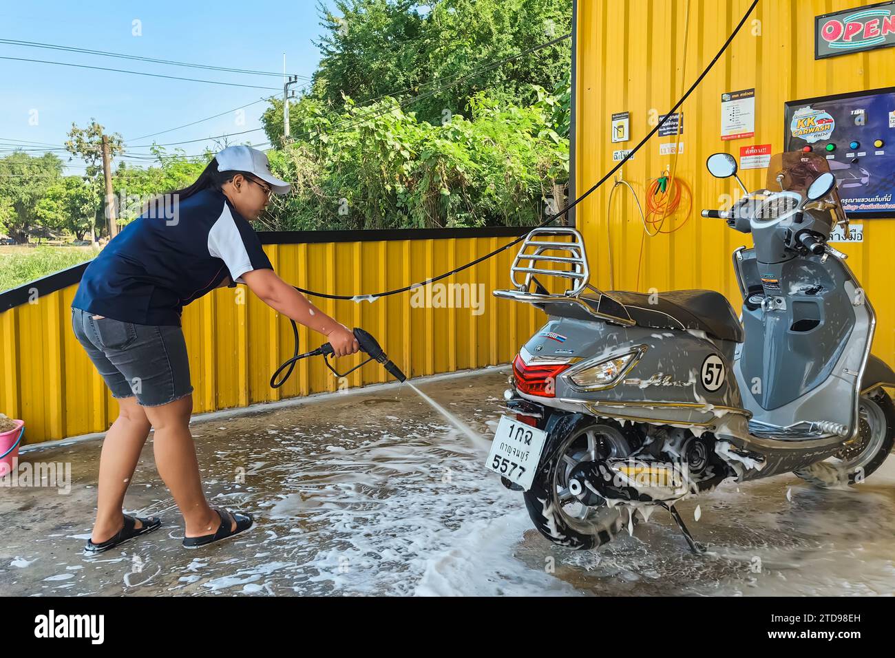 Automatic car wash asia hi-res stock photography and images - Alamy