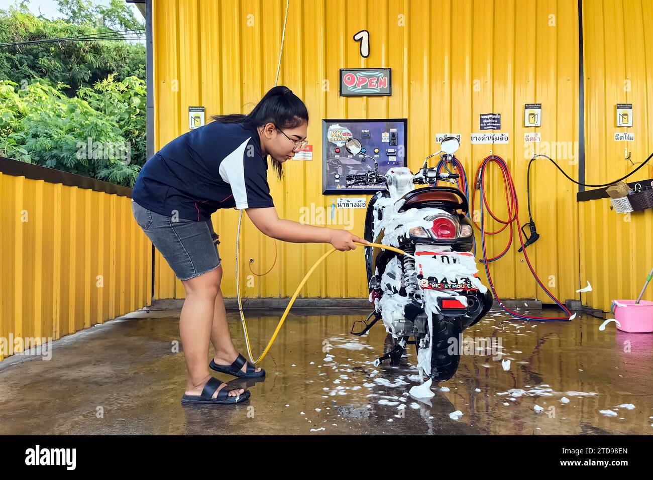Automatic car wash asia hi-res stock photography and images - Alamy