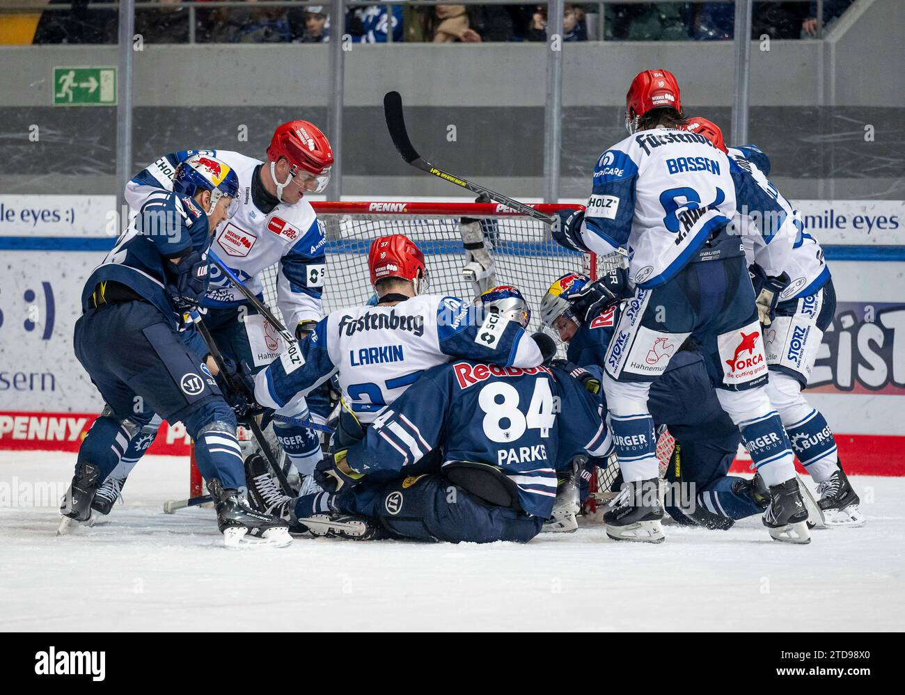 Muenchen, Deutschland. 17th Dec, 2023. Johannes Huss (Schwenninger Wild ...