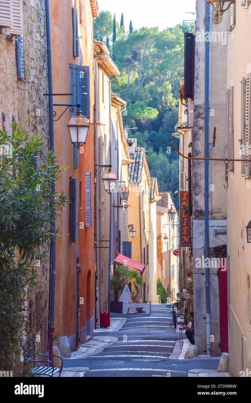 Valbonne place des arcades hi-res stock photography and images - Alamy