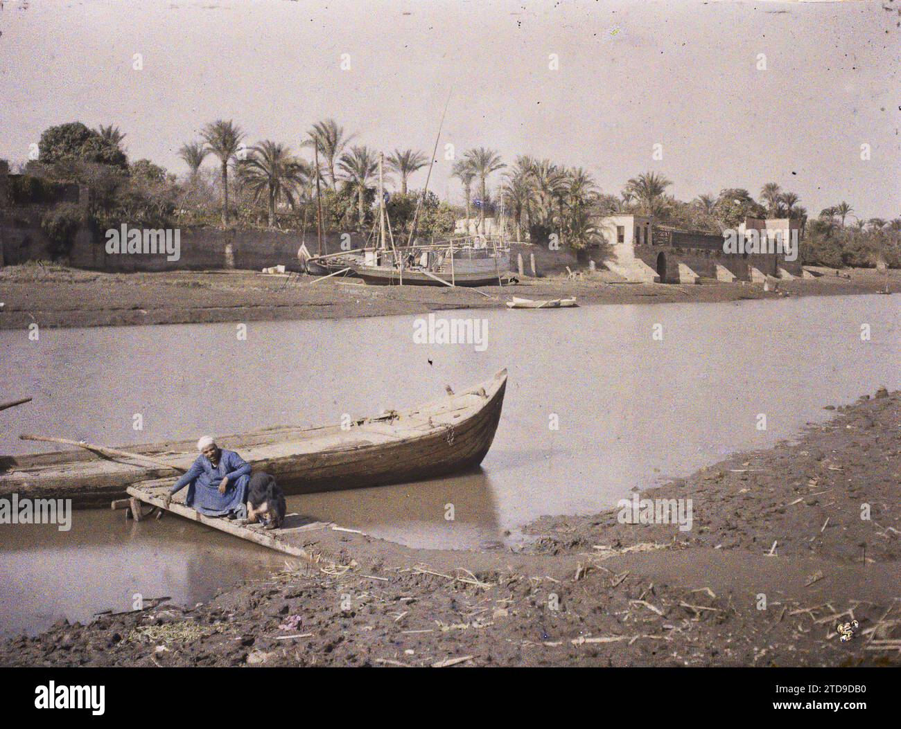 Cairo, Egypt, Africa River crossing ferry between the island of Rôdah ...