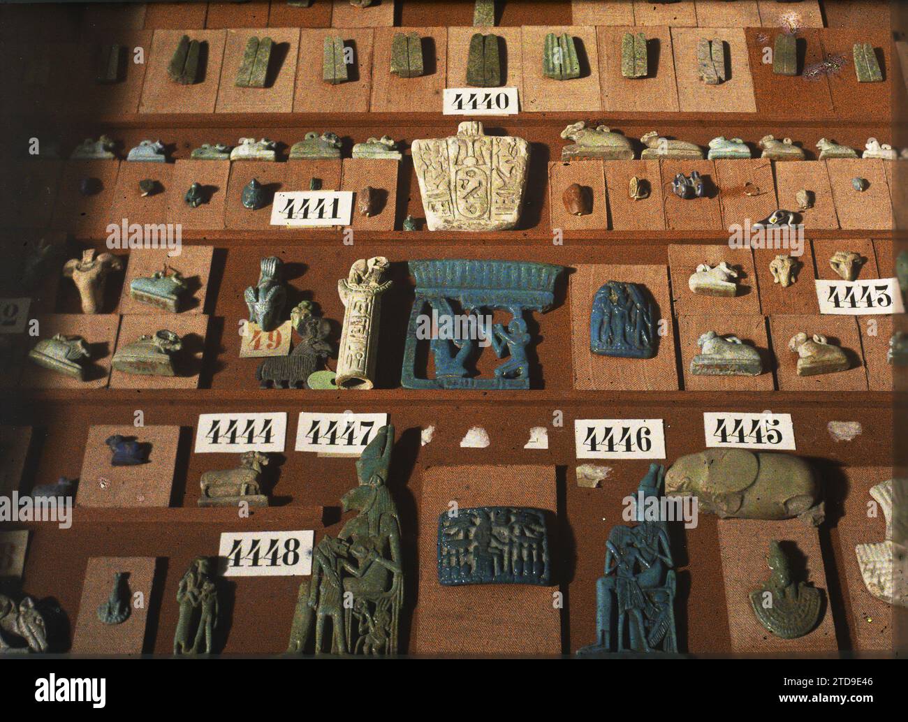 Africa funerary objects hi-res stock photography and images - Alamy