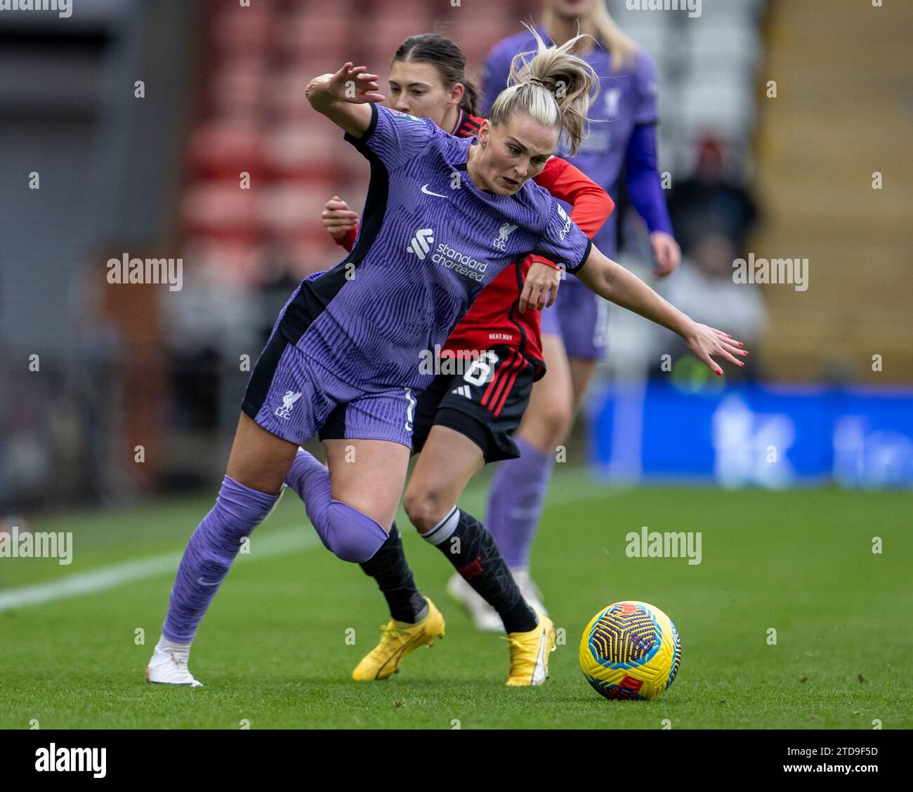 Leigh Sports Village, Manchester, UK. 17th Dec, 2023. Womens Super ...