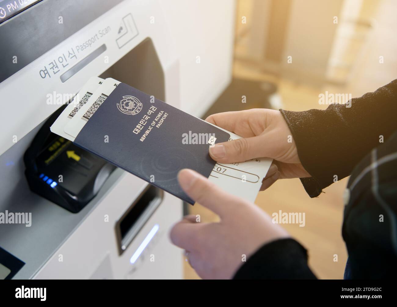 Airport ticket kiosk hi-res stock photography and images - Alamy