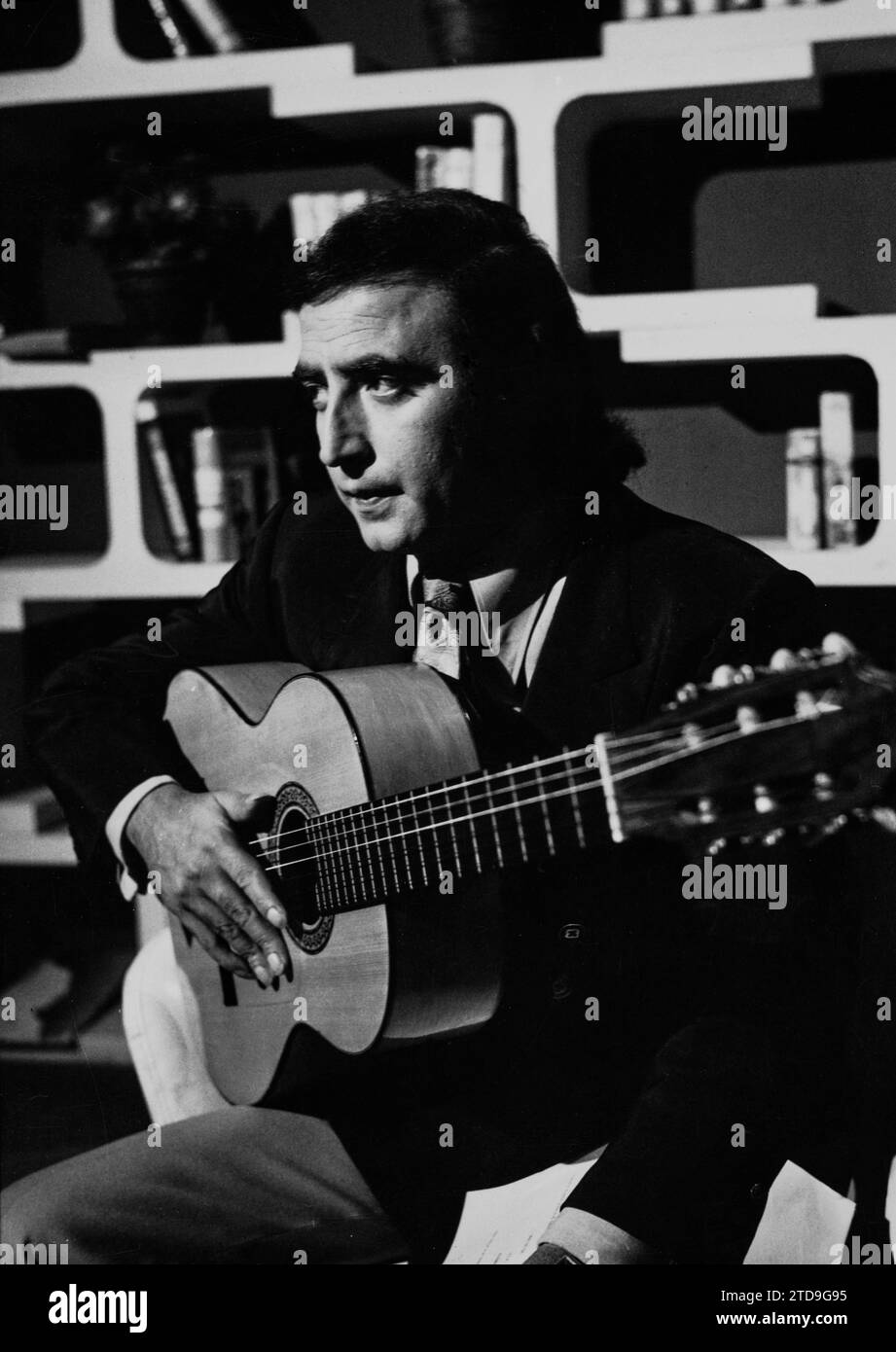 Peret en el programa especial de RTVE "entorno a Peret". 18/10/72 Stock ...