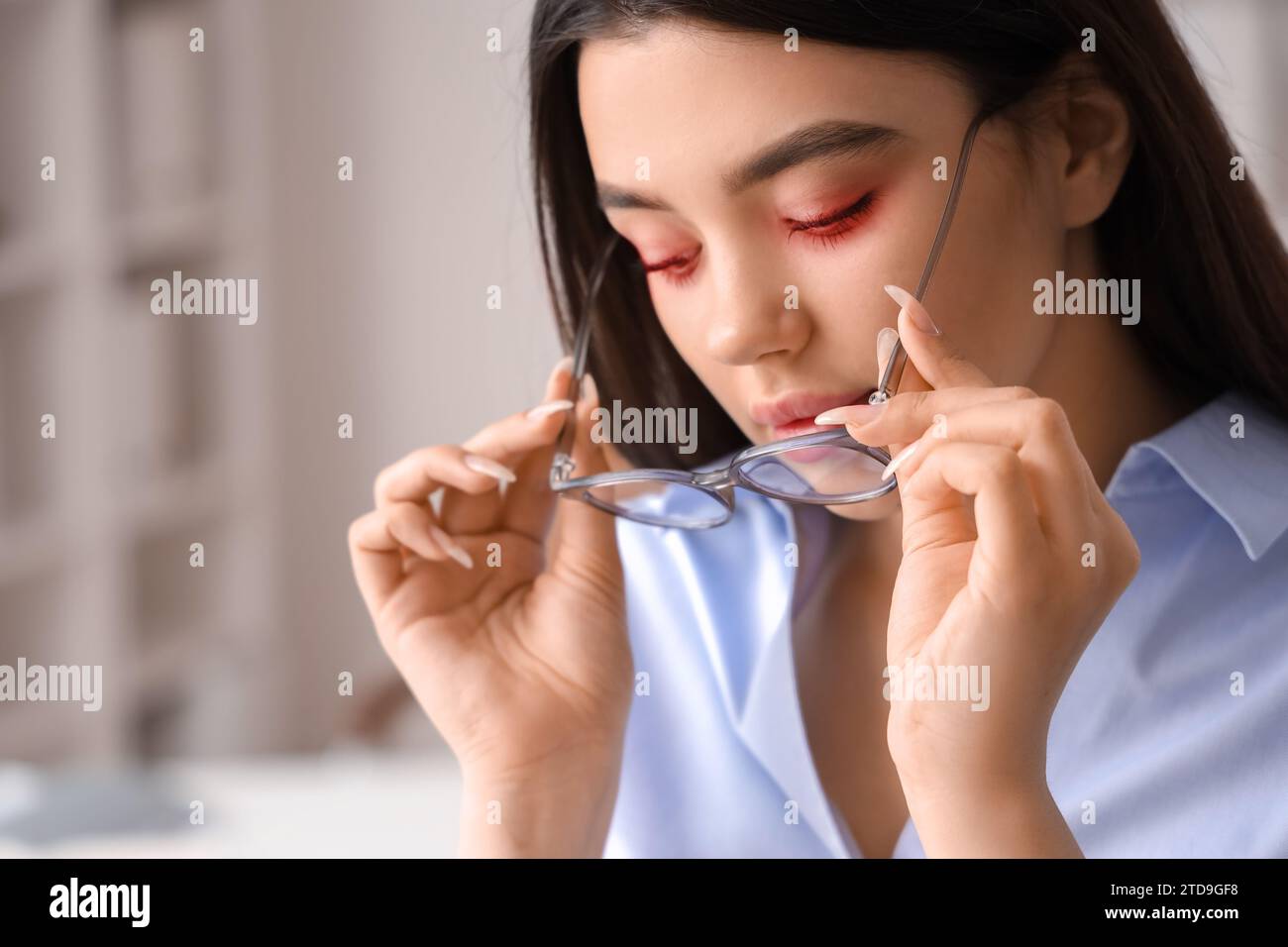 Conjunctivitis discomfort hi-res stock photography and images - Alamy
