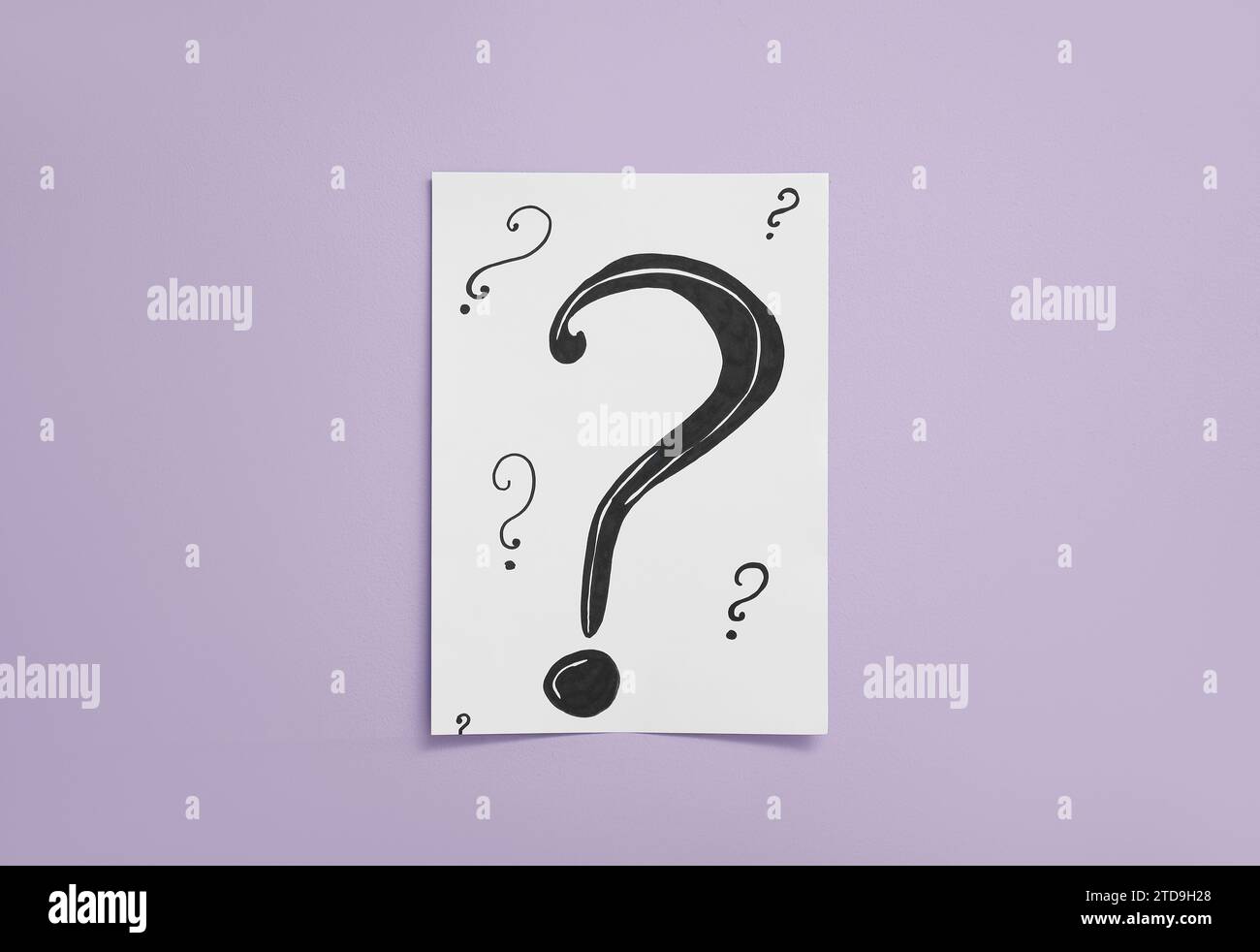 Paper with question marks on lilac background Stock Photo - Alamy