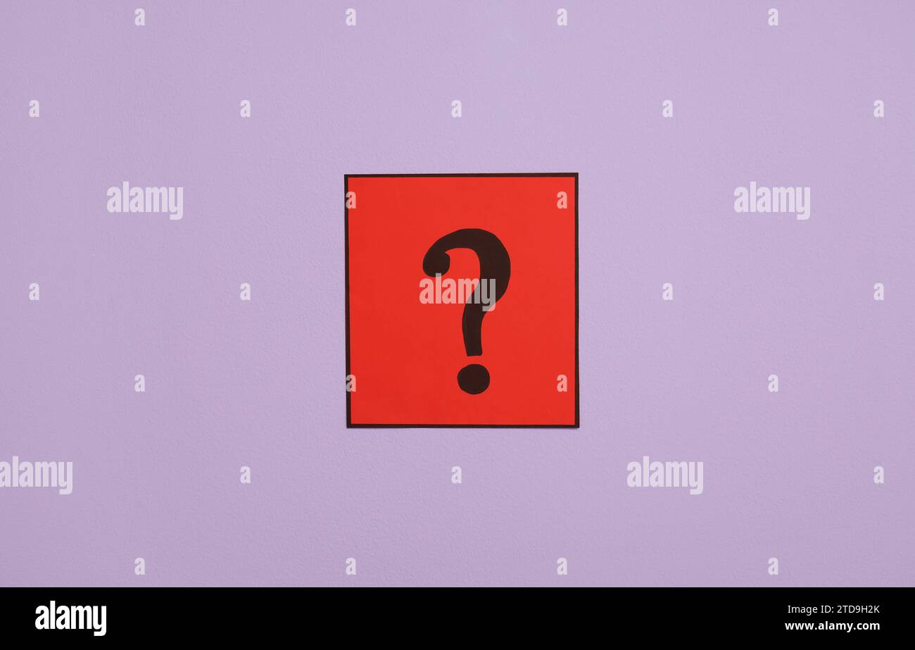 Paper with question mark on lilac background Stock Photo - Alamy