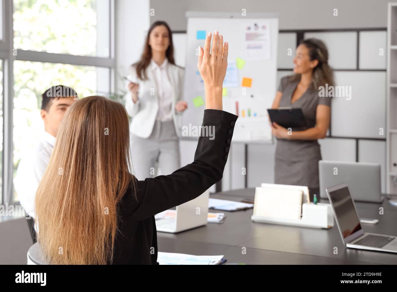 People having meeting back view hi-res stock photography and images - Alamy