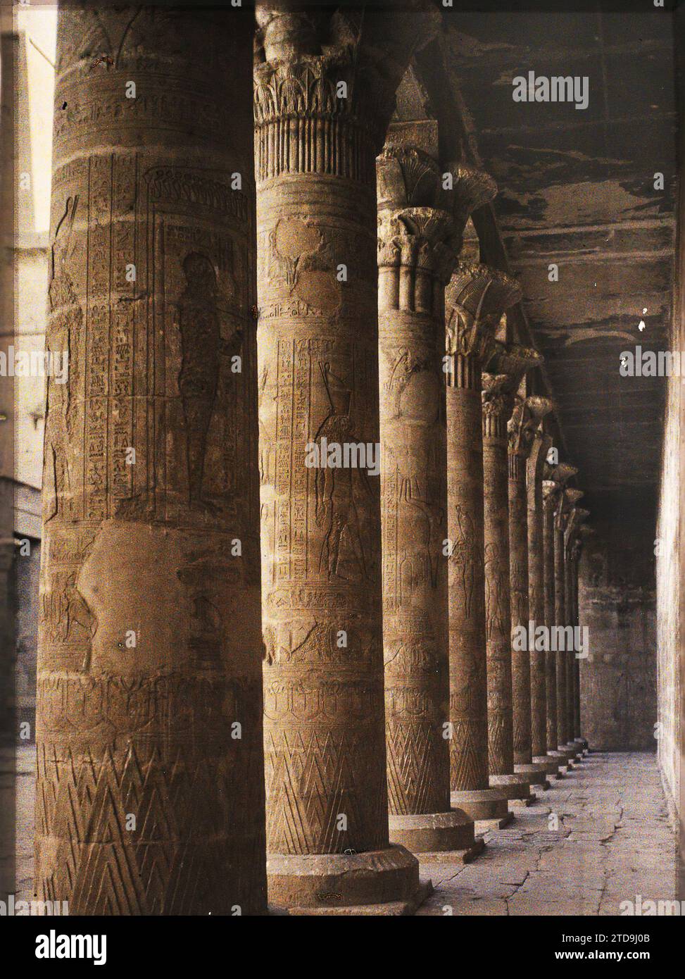 Portico of temple of edfu hi-res stock photography and images - Alamy