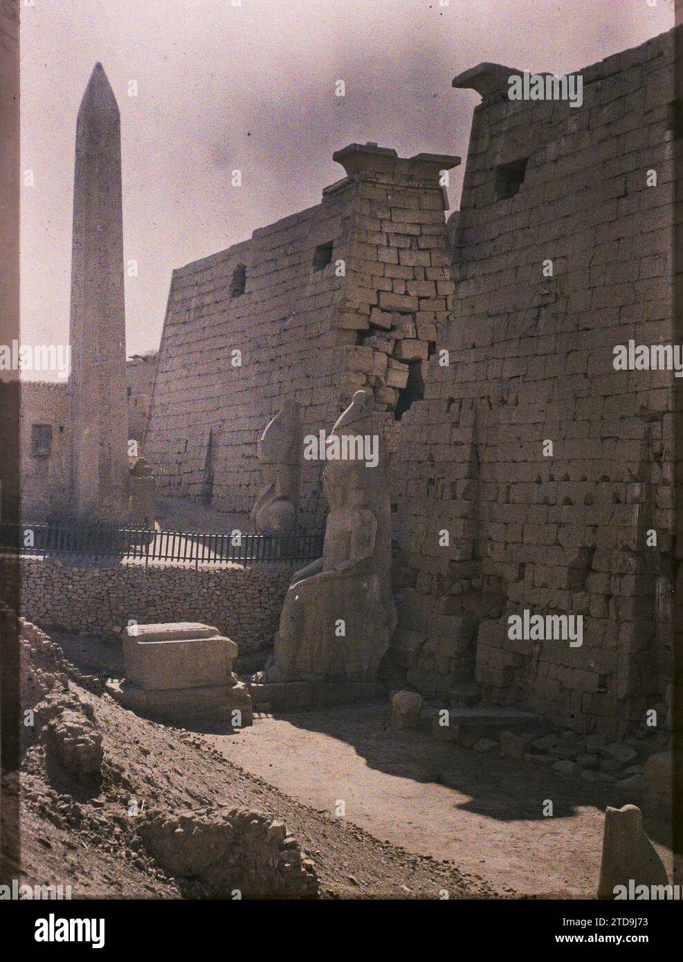 Louqsor, Egypt, Africa Southwest entrance to the Temple of Amun, right ...