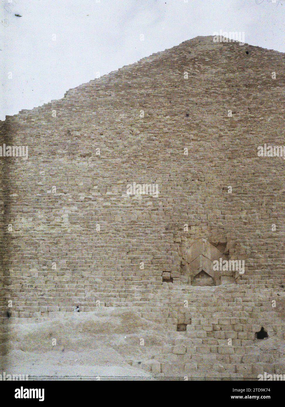 Giza, Egypt, Africa One of the facades of the Cheops pyramid, Habitat ...