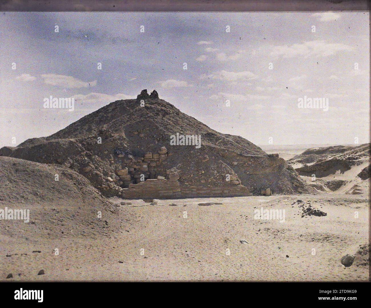 Saqqara, Egypt, Africa Pyramid of Ounas, last king of the 5th dynasty ...
