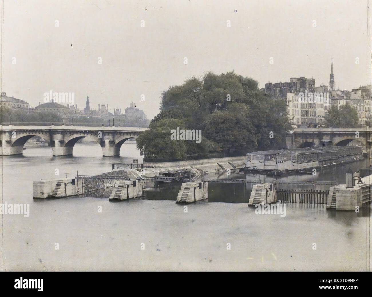 Paris (1st arr.), France The Monnaie dam, the Pont-Neuf and the Île de ...