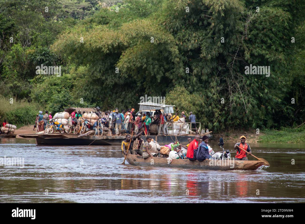 Transport of people across the Mbari river by locally made canoes and ...