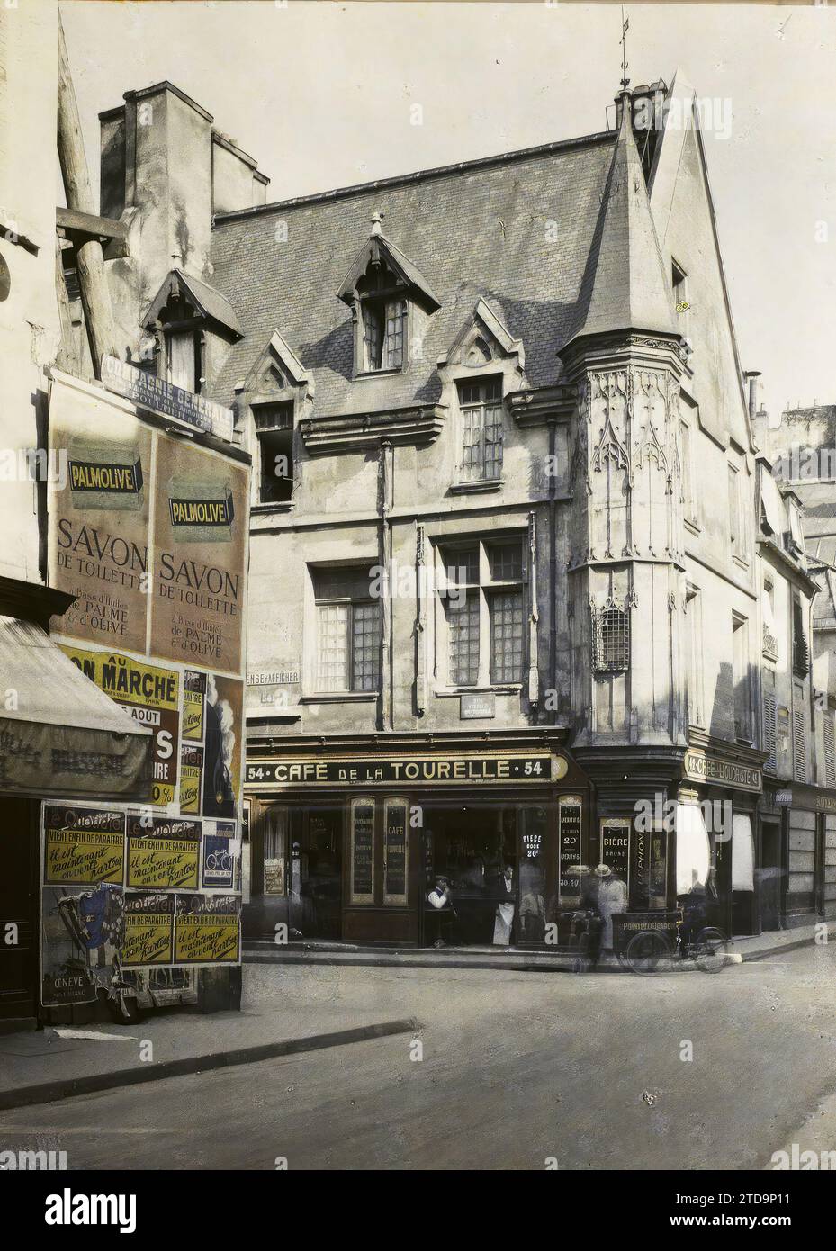 Paris (3rd arr.), France The turret of the Hôtel Hérouet at the corner ...