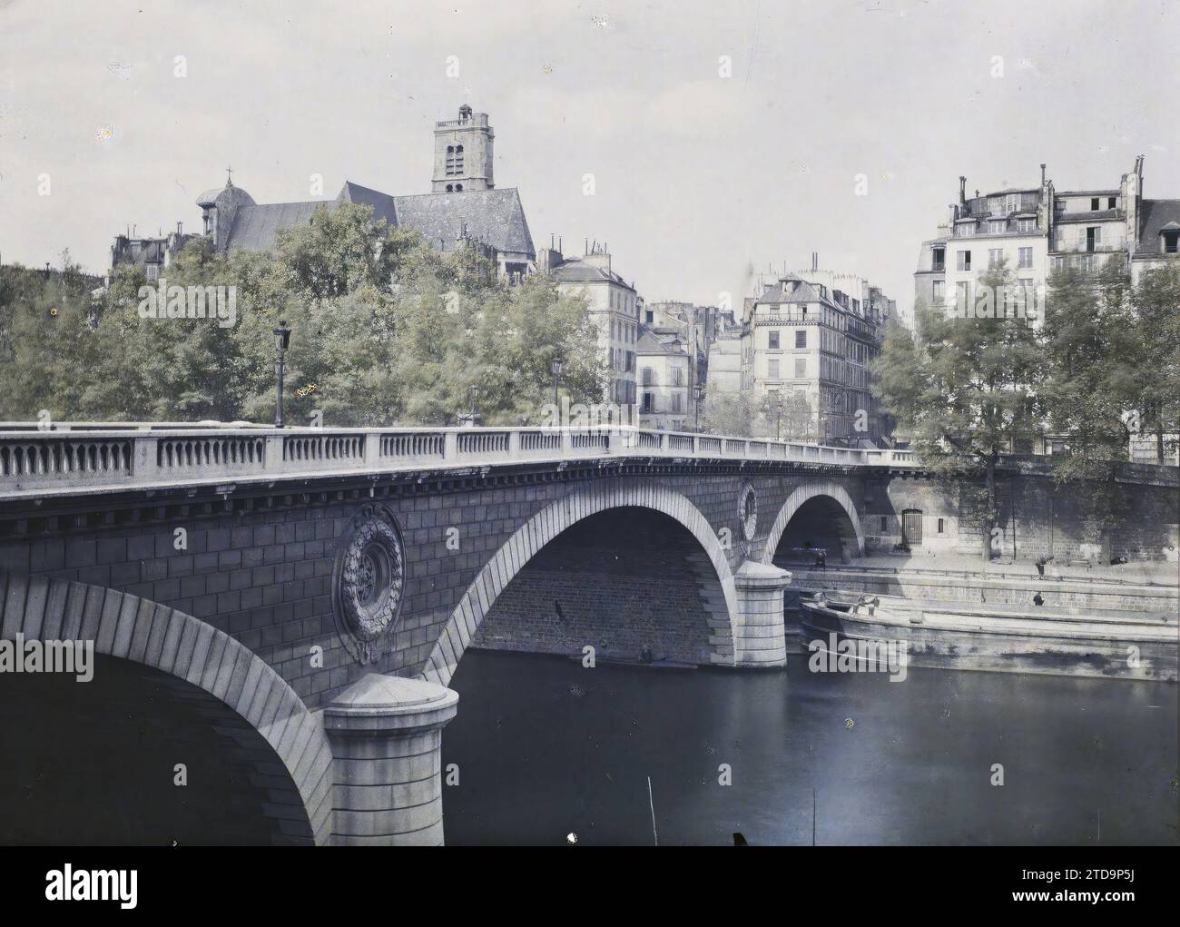 Paris (IVth arr.), France The Louis-Philippe bridge from the Quai de ...
