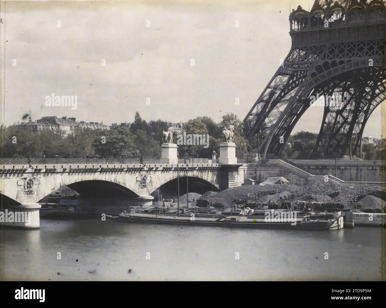 Paris (7th arr.), France The Iéna bridge and the feet of the Eiffel ...
