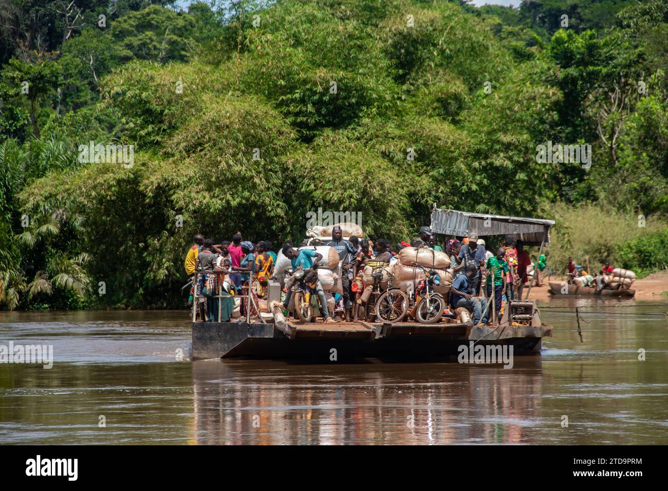 Transport of people across the Mbari river by locally made canoes and ...