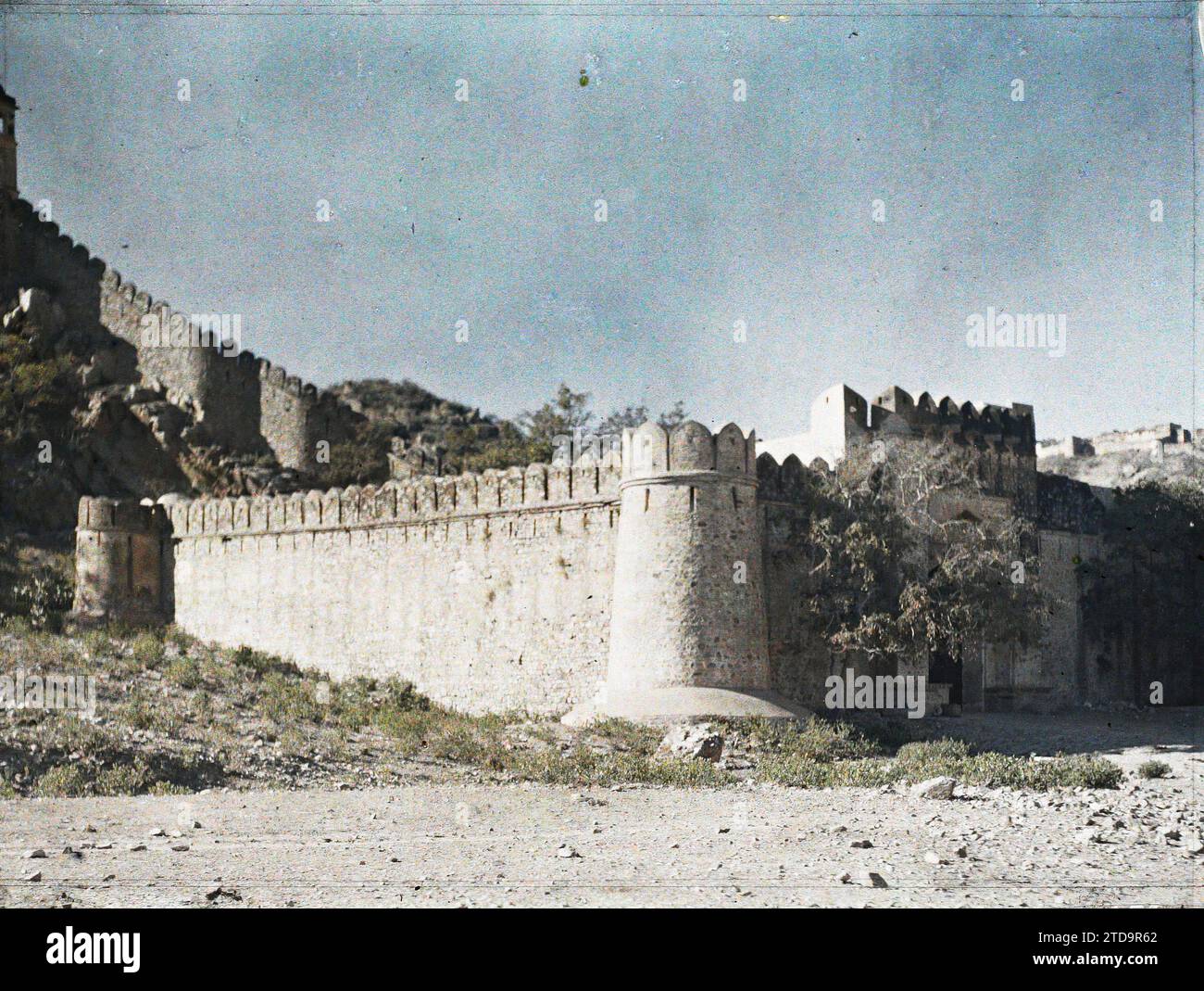 Amber, India The crenellated ramparts of the palace-fortress, Habitat ...