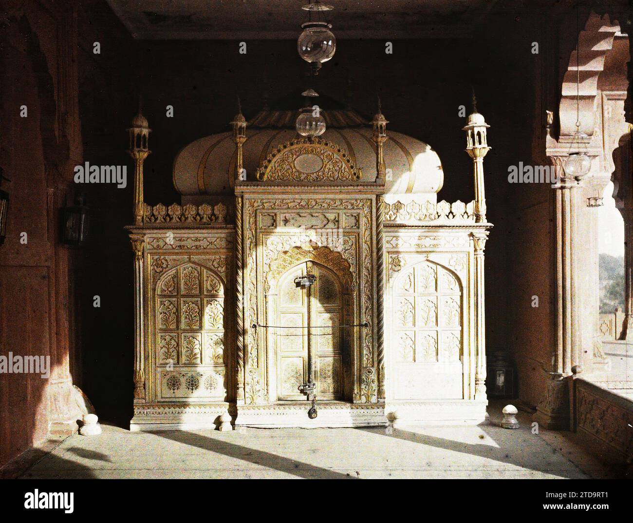 India carved wooden reliquary hi-res stock photography and images - Alamy