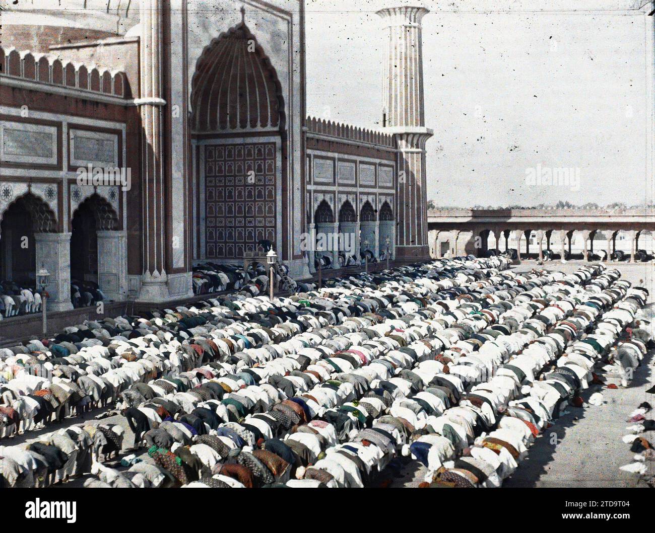 Delhi, India Friday prayers in the courtyard of the Grand Mosque (Jama ...
