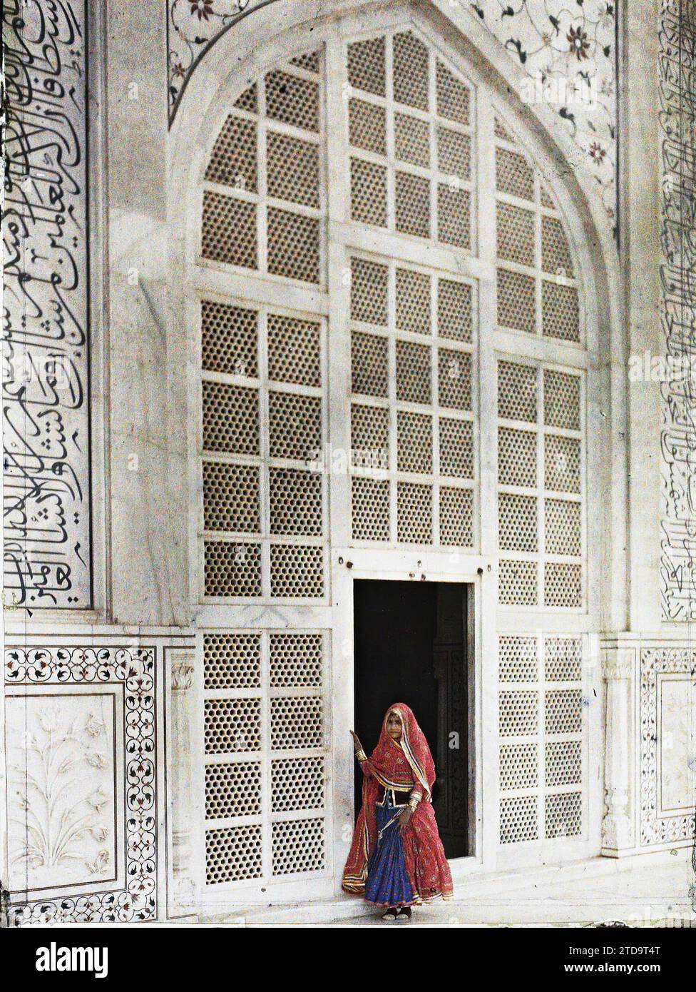 Agra, India Woman wearing full skirt ( ghagra ) and large shawl ( odhni ...