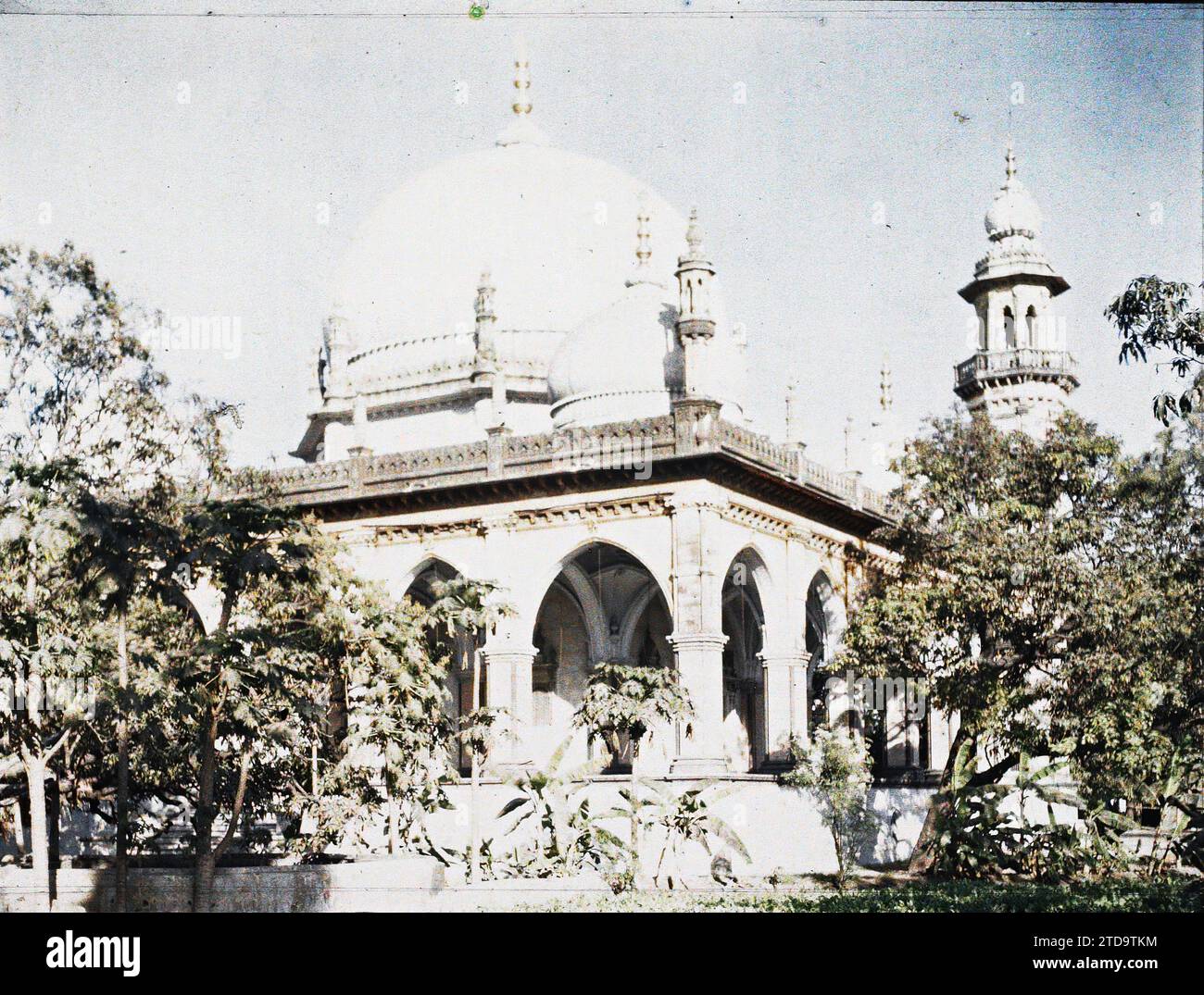 Bombay, India A mosque with its minaret, Religion, Habitat ...